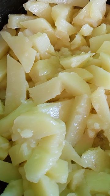 17 июля. Подкапываем картофель. Сорт Метеор. Проба на вкус