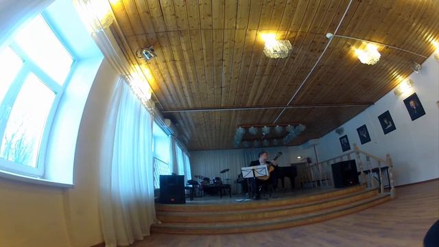 Парень круто сыграл на гитаре в музыкальной школе!!!!