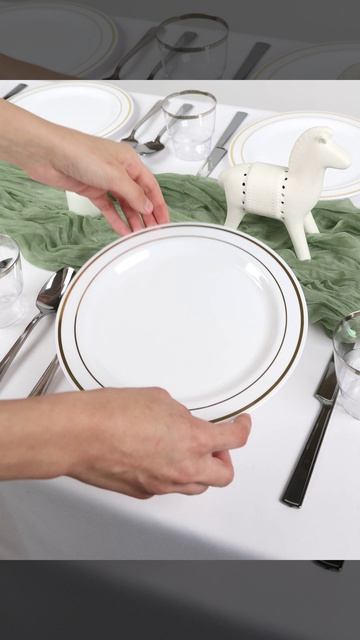 Набор 50 предметов с золотистыми тарелками и стаканом