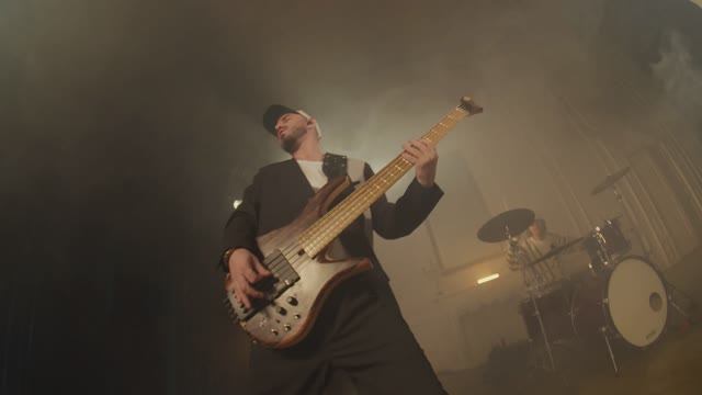 Ваня Дмитриенко - Шелк (кавер-группа Гараж Бэнд)