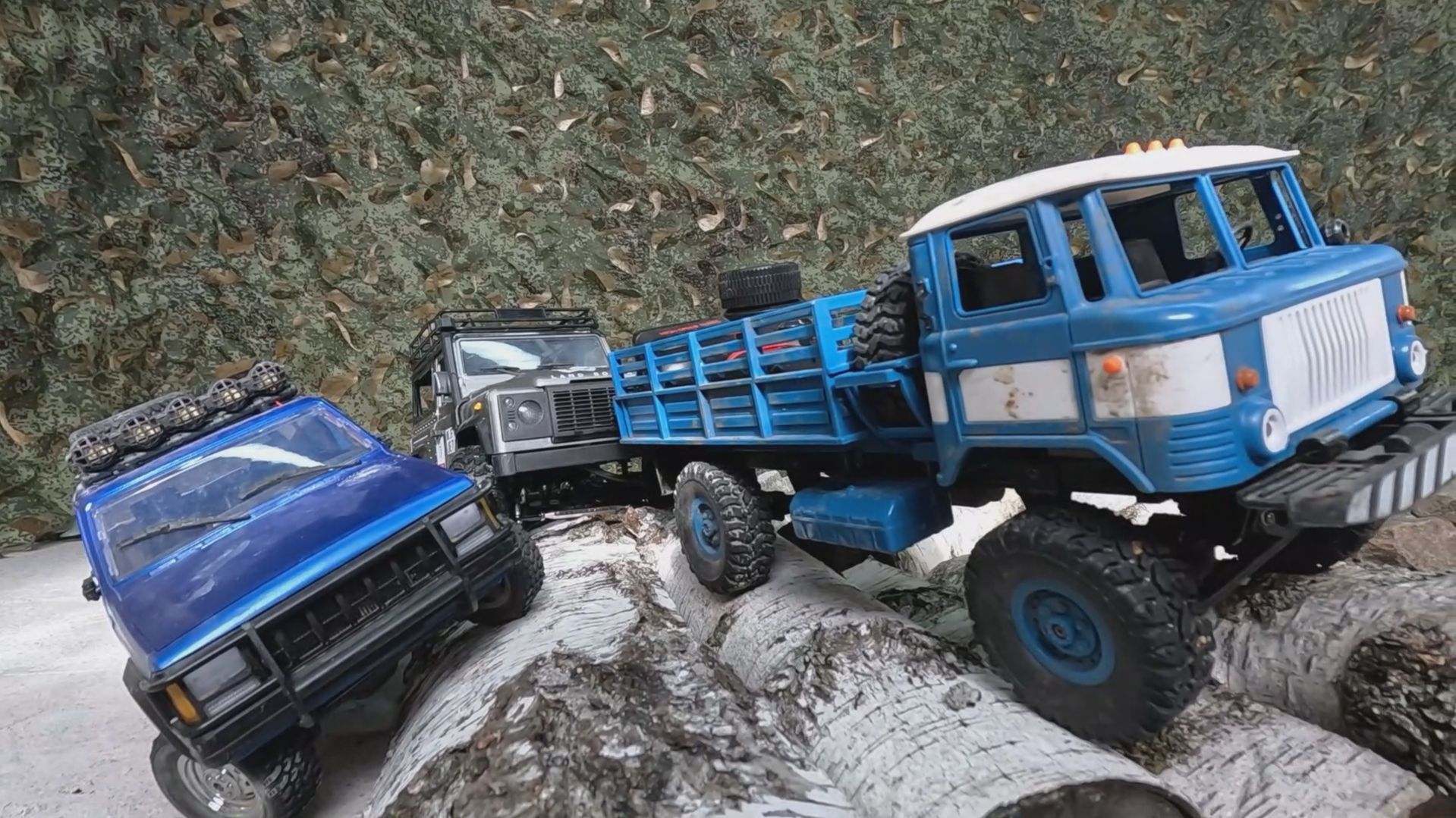 Испытания радиоуправляемых моделей машин по большим брёвнам