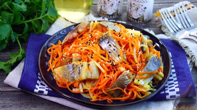 МОРКОВНЫЙ САЛАТ С СЕЛЬДЬЮ