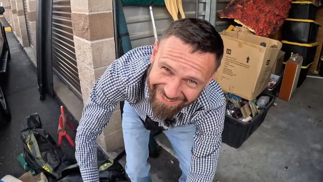 То, что мы нашли — реально пугает. Десятки скелетов в кладовке _ (Аукцион Контейнеров США Колорадо)