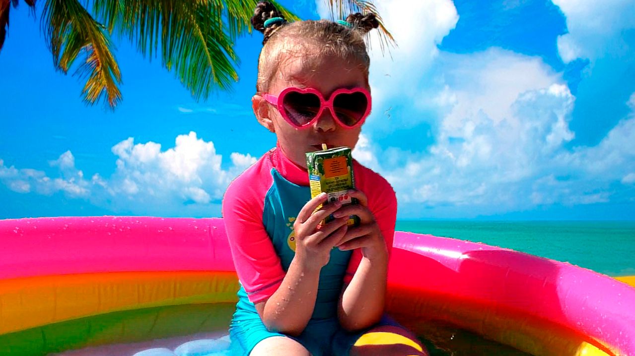 Видео для детей / Дети собираются на пляж / Большой сборник