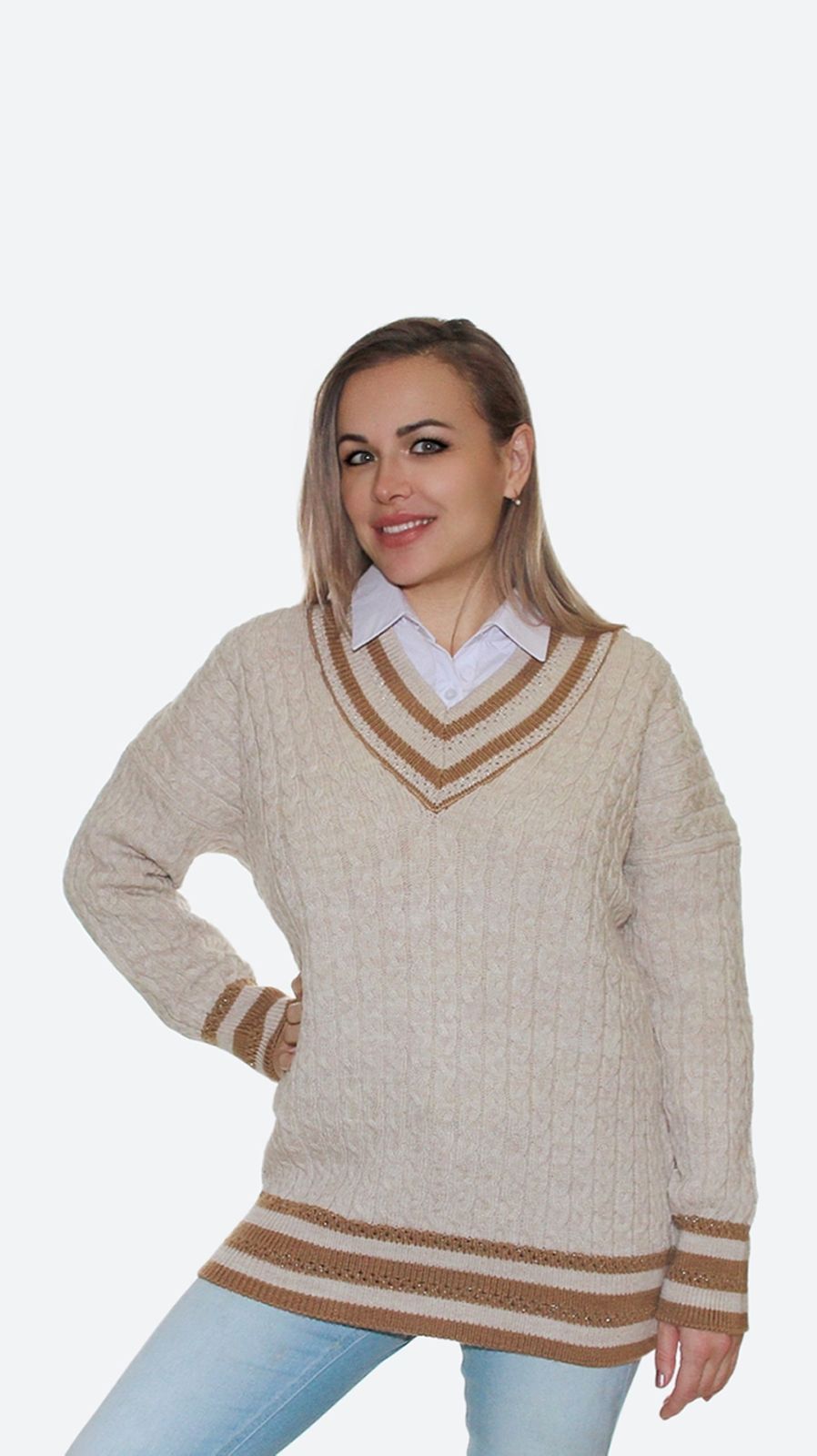 Женский пуловер оверсайз бежевого цвета