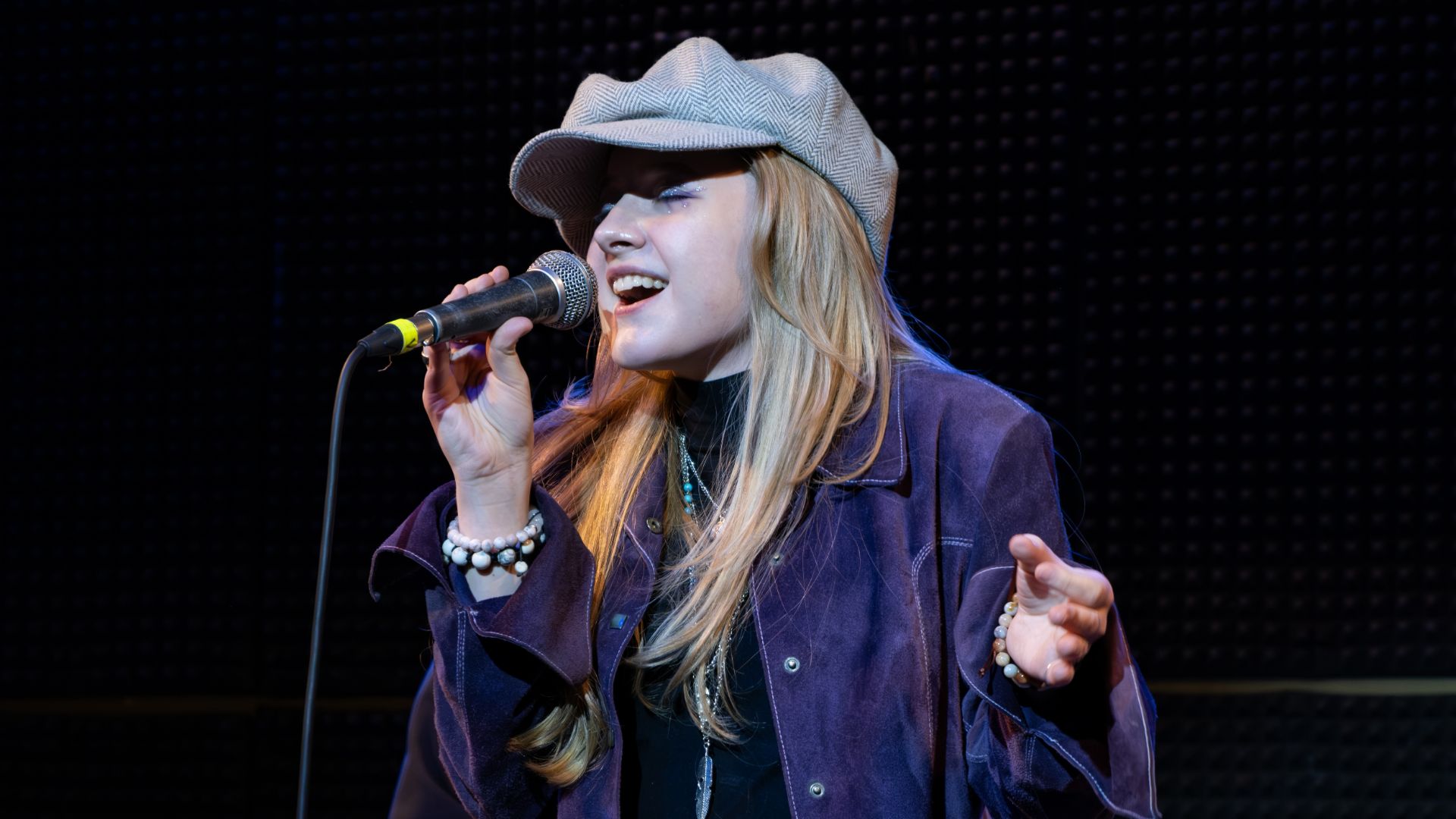 Выступление в клубе "Китайский летчик Джао Да" - Василиса Прекрасная «Обо мне» - авторские песни