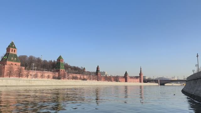 Московский Кремль. Кремлевская набережная. Река Москва. Прогулки по Москве. Март 2026