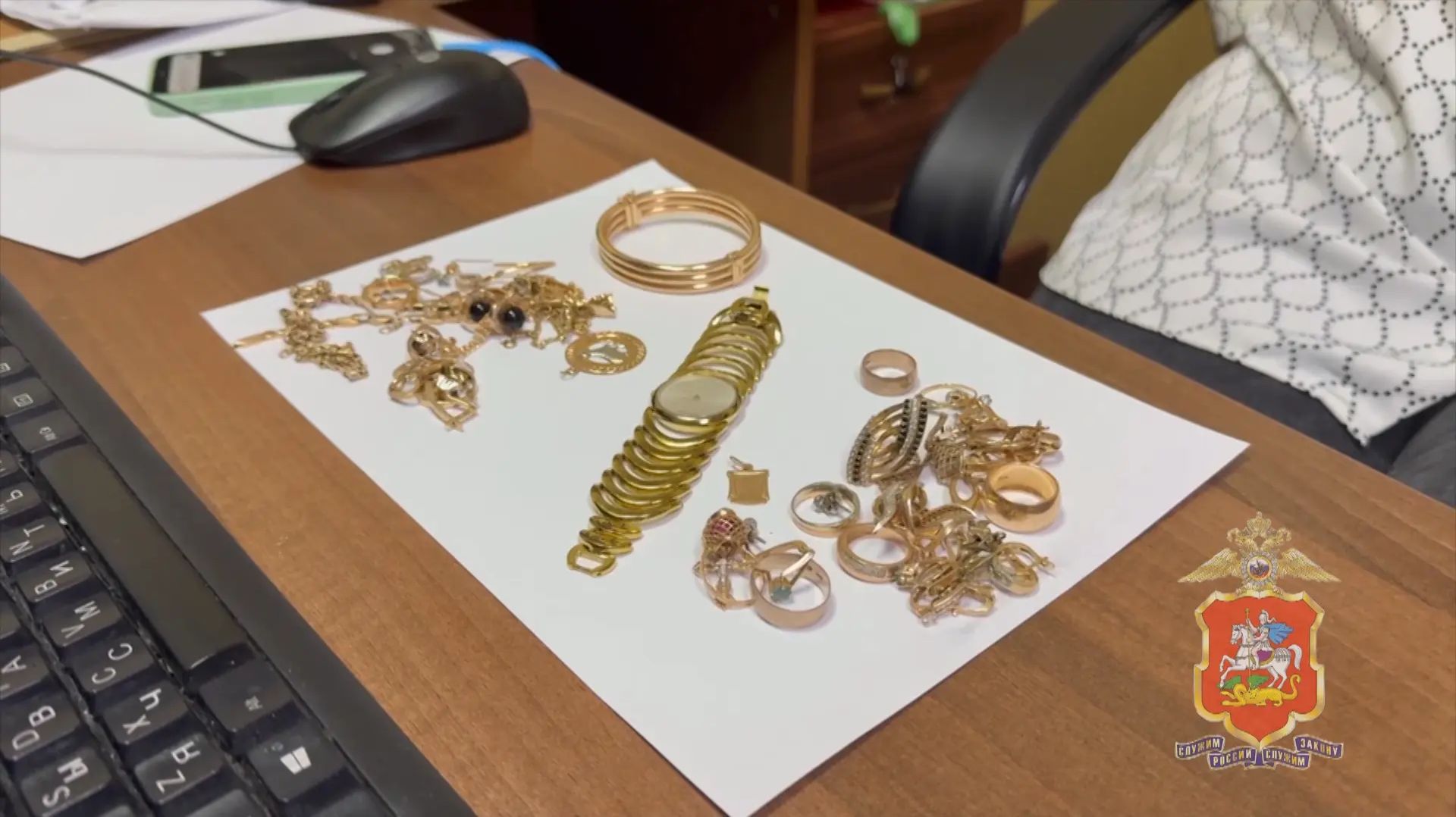 Подмосковные полицейские задержали курьера мошенников, обманувших несовершеннолетнюю на 9 млн рублей