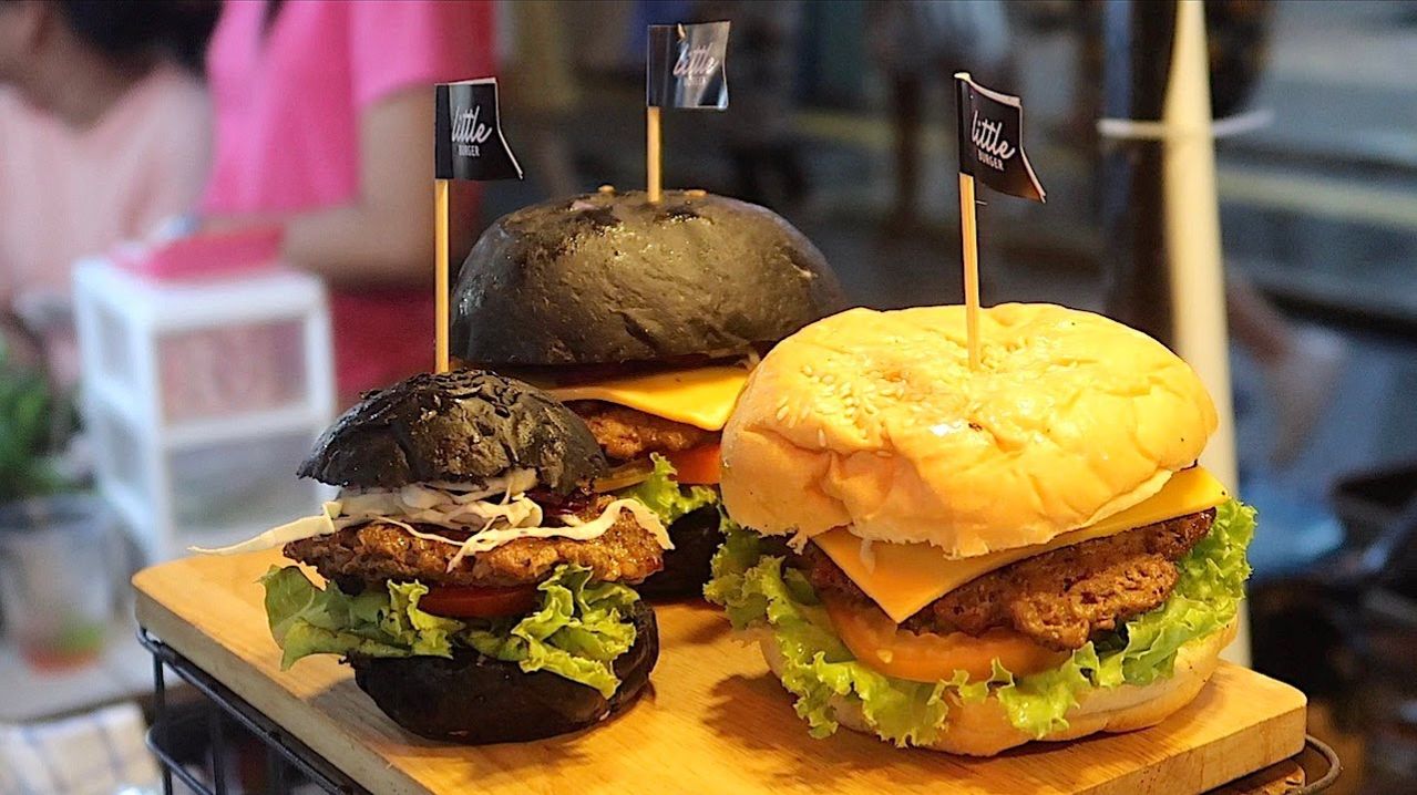 Домашний чизбургер в черных булочках - «Маленький поросенок»