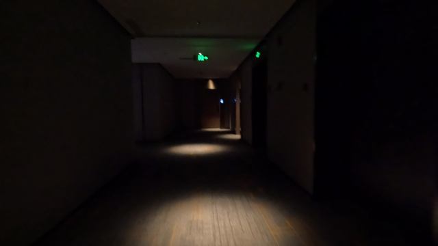 Робот Доставщик в Китайской Гостинице