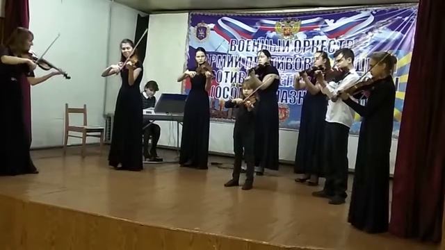 Ф. Крейслер. "Маленький венский марш". Исполняет ансамбль скрипачей "Арпеджио"