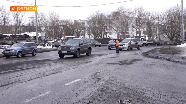 ЯМОЧНЫЙ РЕМОНТ ПРОВОДЯТ В РАЙОНЕ КОЛЬЦА ХЛЕБОЗАВОДЕ В КРАЕВОЙ СТОЛИЦЕ • БЕЗ КОММЕНТАРИЕВ