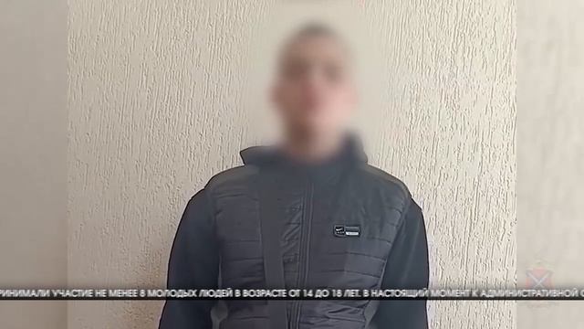 Полицейские устанавливают участников инцидента в автобусе