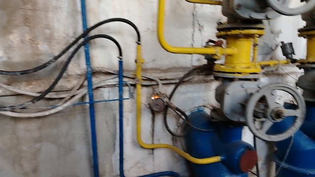 Паровой котел ДКВР-4-13 работает на одной горелке