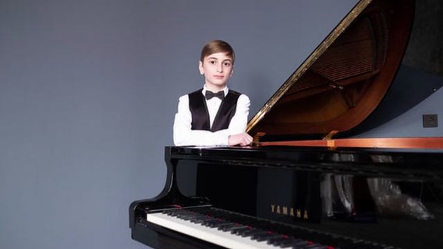 Hayk Julakyan (Piano)