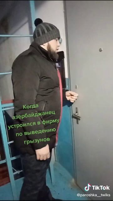 Азербайджанец на работе. Юмор.
