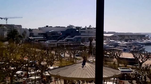 Апартаменты в Каннах с видом на яхтенную марину)