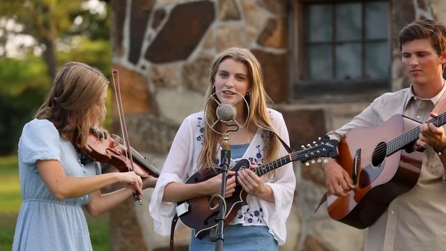 Scarborough Fair/Down to Donegal - The Petersens (LIVE)