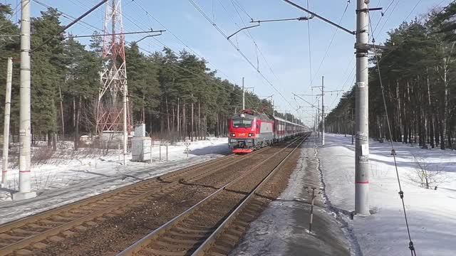 Электровоз ЭП20-041 (ТЧЭ-6) с поездом "Двухэтажный состав" № 063Й/064Й Самара — Санкт-Петербург.