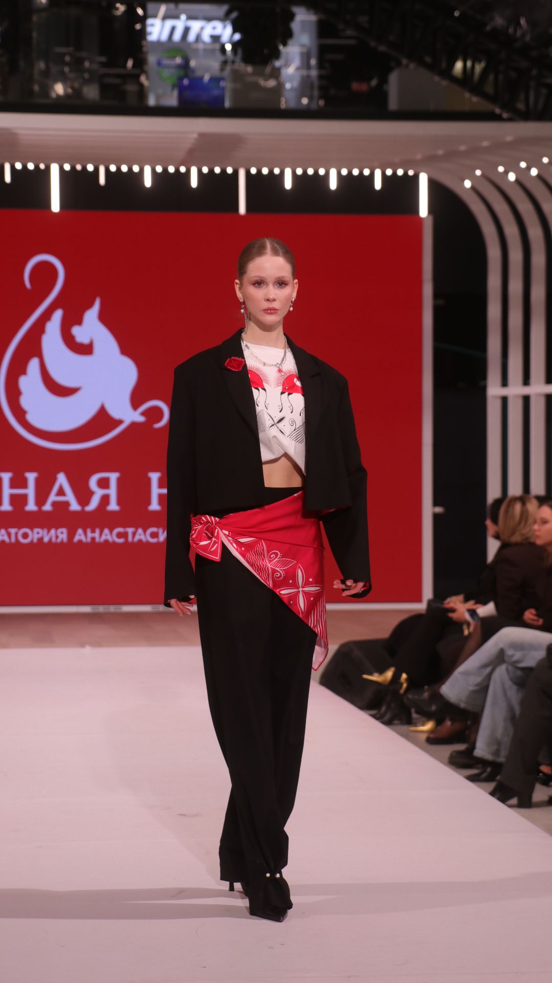 Финал конкурса «МОСТ В БУДУЩЕЕ».Анастасия Астахова — коллекция «Красная нить».