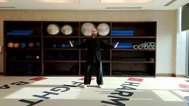 18 форм тайцзи-цигун | Упражнение 4: Развести облака руками