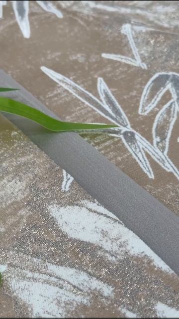 Высокоплотный жаккард + компьютерная вышивка.