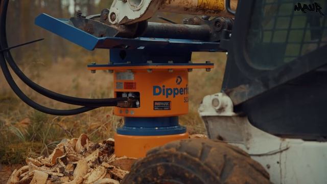 работы буровой установки Dipperfox для удаления пней.