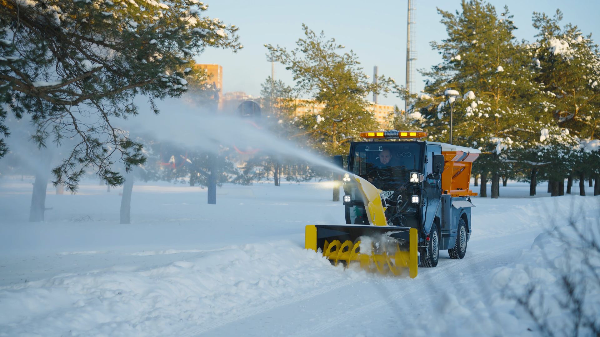 ВКМ 1500 – Работа шнеко-роторного снегоочистителя