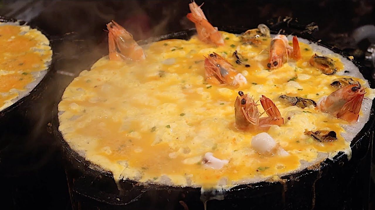 Вкуснейшее блюдо из морепродуктов и яиц, которое готовят на улицах Таиланда