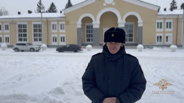 В Башкирии полицейский помог добраться домой заблудившейся 7-летней девочке