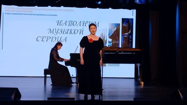 Динь Ф. Обрадос, ''El vito'' -поет Сы Чэнь