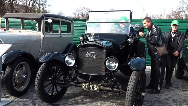 Ретро автомобили на самой большой площади Украины. Харьков 2019
