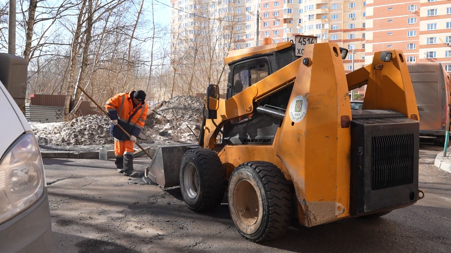 Пушкинское городское хозяйство начало ямочный ремонт