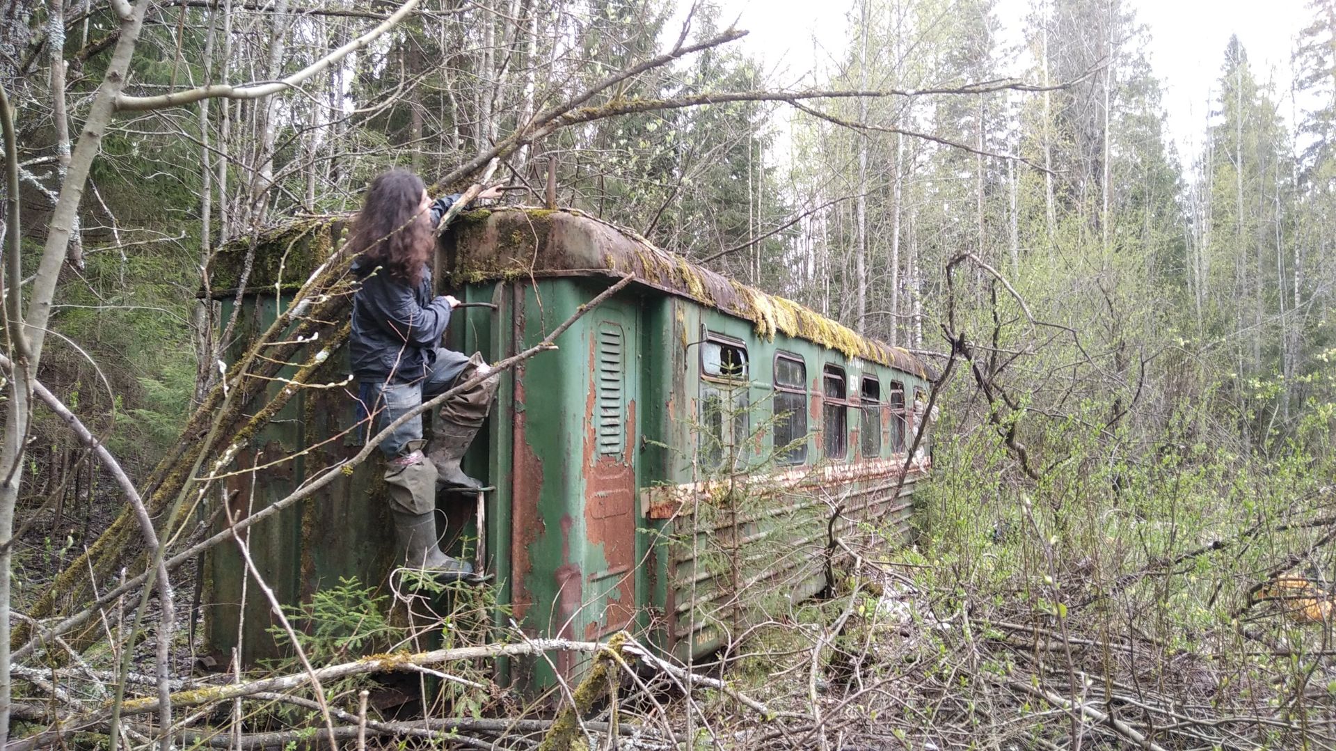 Тайга. Охотник был шокирован от того, что  нашел в замурованный вагон.