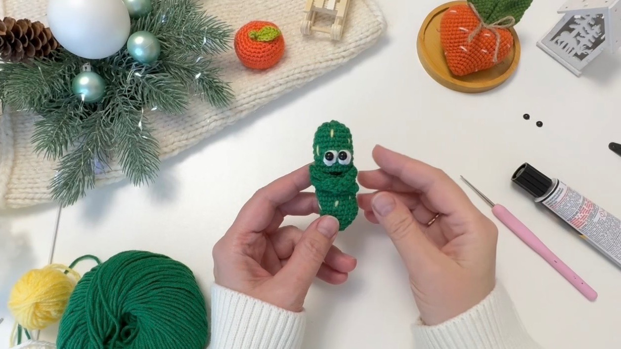 Самая хайповая игрушка 2026 | Как связать огурец-антистресс с заколкой внутри