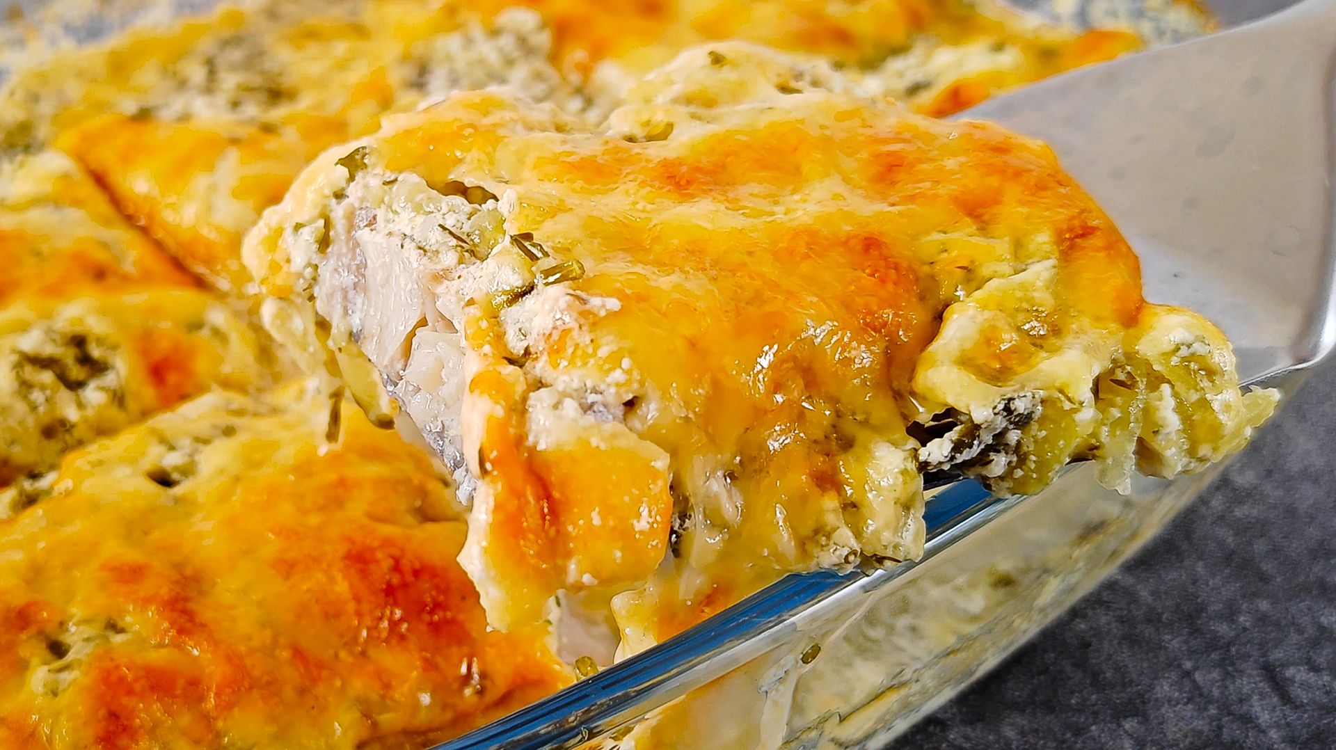 Минтай с маринованными огурцами. Очень вкусно и сочно