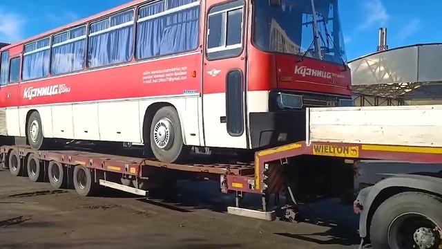 Автобус ЛАЗ Турист упал с трала
