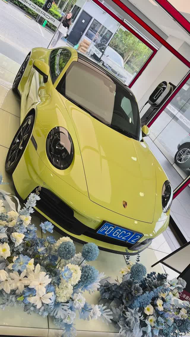 Porsche 718, 911 Carrera, Panamera, Macan, Cayenne, Taycan | Автосалон в Шанхае