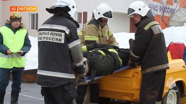 ЛУЧШУЮ СПАСАТЕЛЬНУЮ КОМАНДУ ПО ЛИКВИДАЦИИ ПОСЛЕДСТВИЙ ДТП ОПРЕДЕЛИЛИ НА КАМЧАТКЕ • НОВОСТИ КАМЧАТКИ