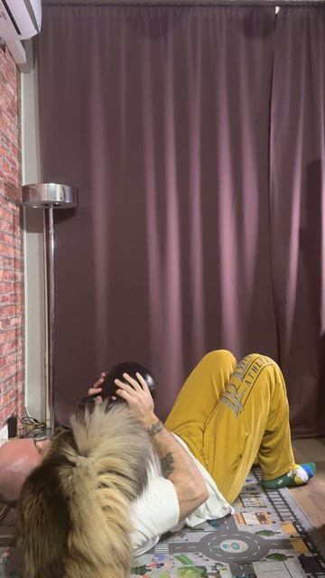 Жим гири лёжа на полу 2мя руками