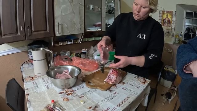 Губарева Наташа собирает рюкзак для Коли, идёт пешком. ЗАМАРИНОВАЛА МЯСО НА ЗАВТРА