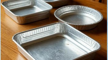 Реставрация алюминиевых форм для выпечки.