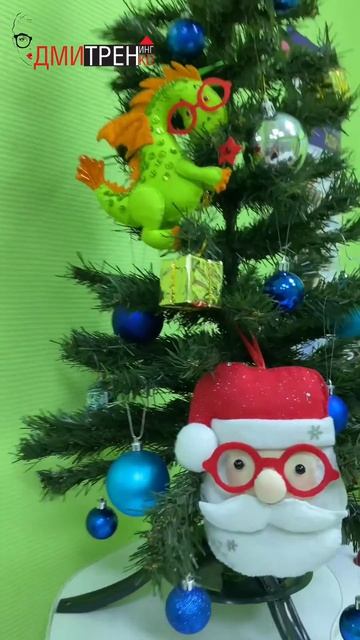 Дед Мороз и Дракоша в красных очках под логотип "Своя оптика" приехали на Кузбасс