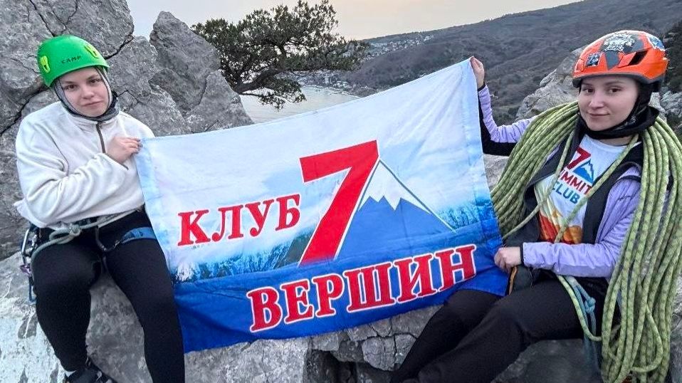 Первые ласточки весеннего сезона в Крыму Алина и Маша тренируются в рамках программы Горной школы