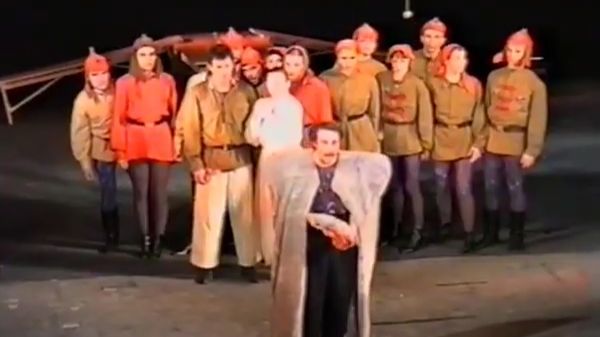 Ю.Ким, В.Дашкевич. Спектакль "...Больно берег крут" (по пьесе "Бумбараш")