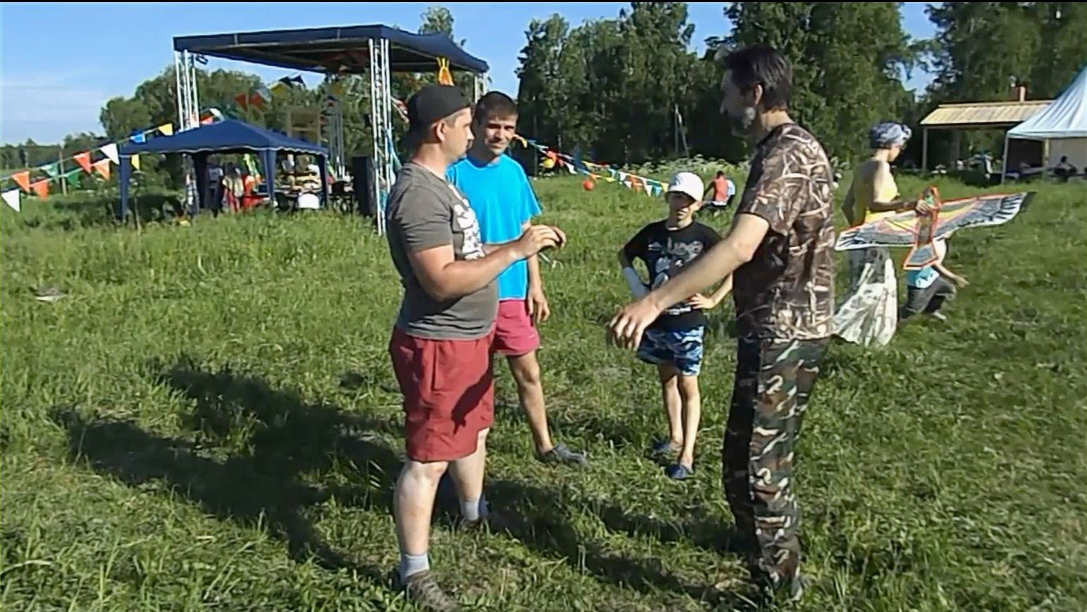 Архив времени: Фестиваль "Город Мира". Запускаем змеев и поднимаем флаг