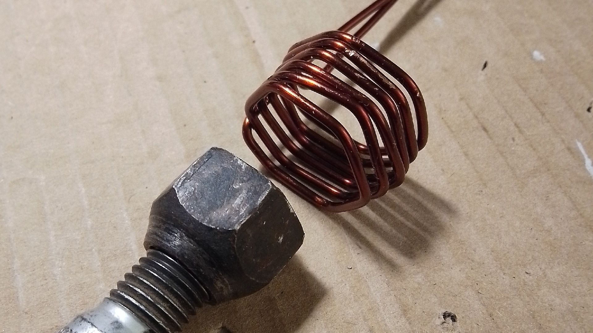 Индукционный нагреватель. Как открутить гайку колеса, если она не откручивается....