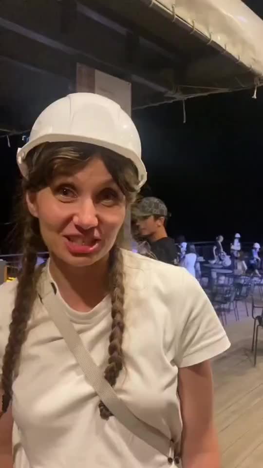 "Я живу в Канаде, и часто путешествую. Была более чем в 35 странах и всегда ищу что-то самое крут...