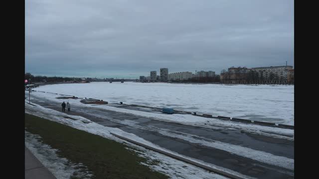 вдоль реки Нева