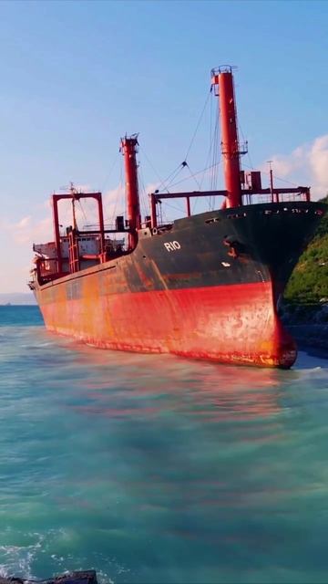 Корабль «Рио», Россия Огромный балкер, который стал одной из самых известных достопримечательностей